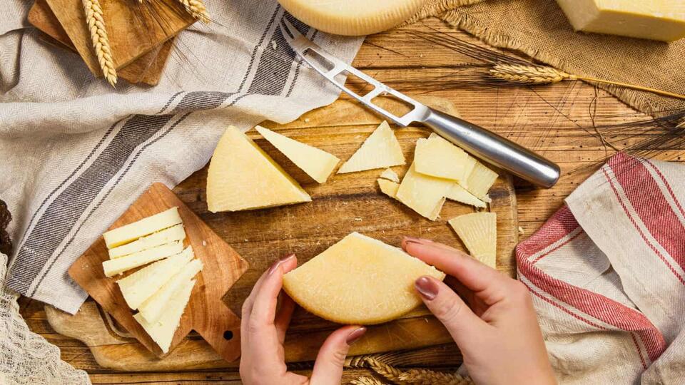 Top 10 Healthiest Cheese Options that You Can Enjoy Without Worrying ...