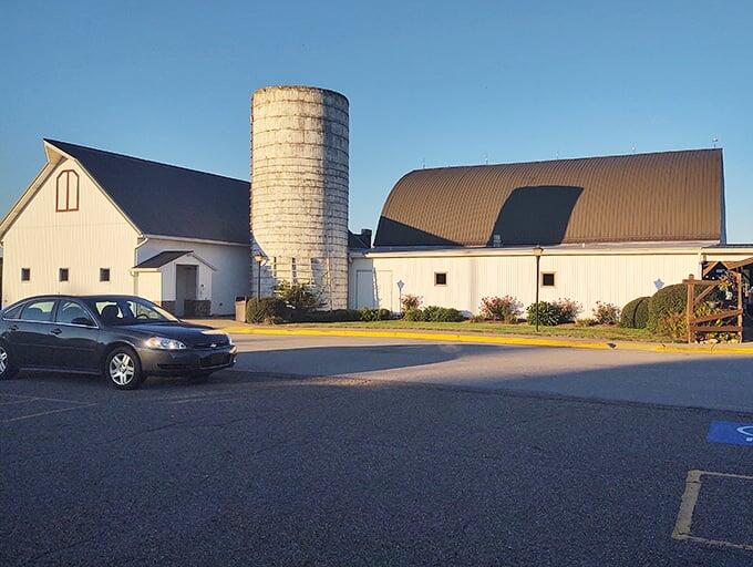 People Drive From All Over Ohio For The Pizza At This Legendary Barn ...