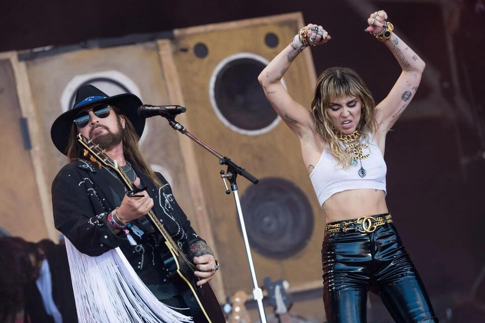 "One great song can do more for the soul": Billy Ray Cyrus cries over ...