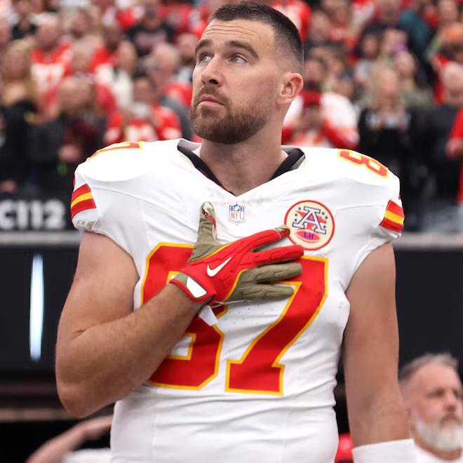 Travis Kelce Fills Blank Space at Super Bowl With Surprise Appearance ...