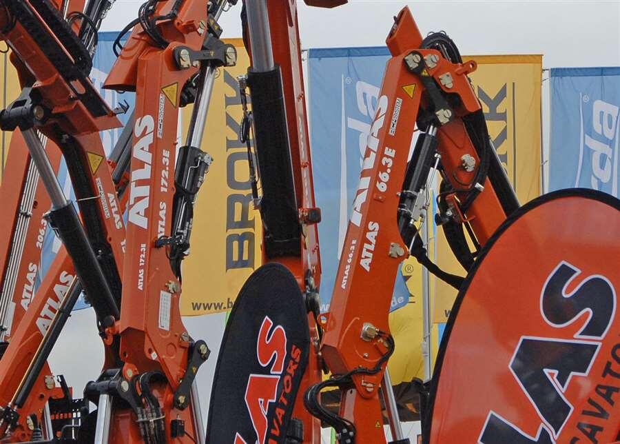 Atlas cranes and excavators goes into administration - NewsBreak
