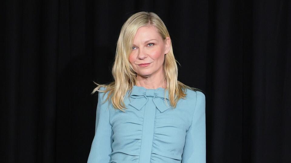 Kirsten Durst Wows in Blue Dress at Paris Fashion Week - NewsBreak