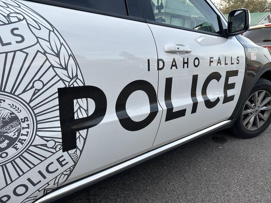 Man arrested after brief standoff with police