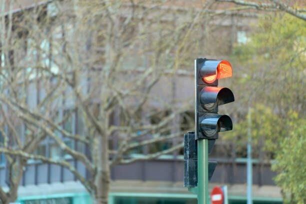 Massachusetts Drivers Are Not Allowed To Do This At Red Lights - NewsBreak