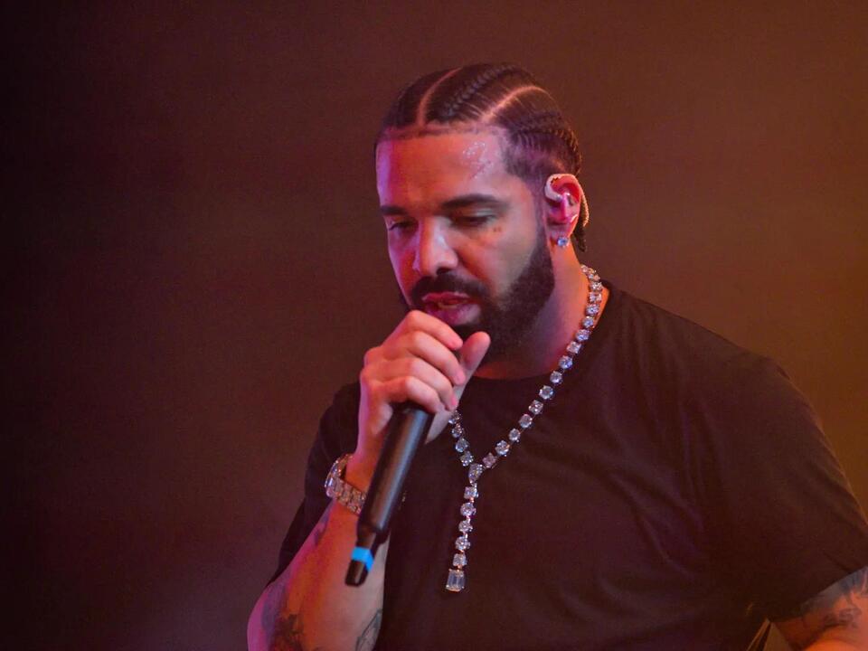 A Timeline of Alleged Drake Reference Tracks Leaking