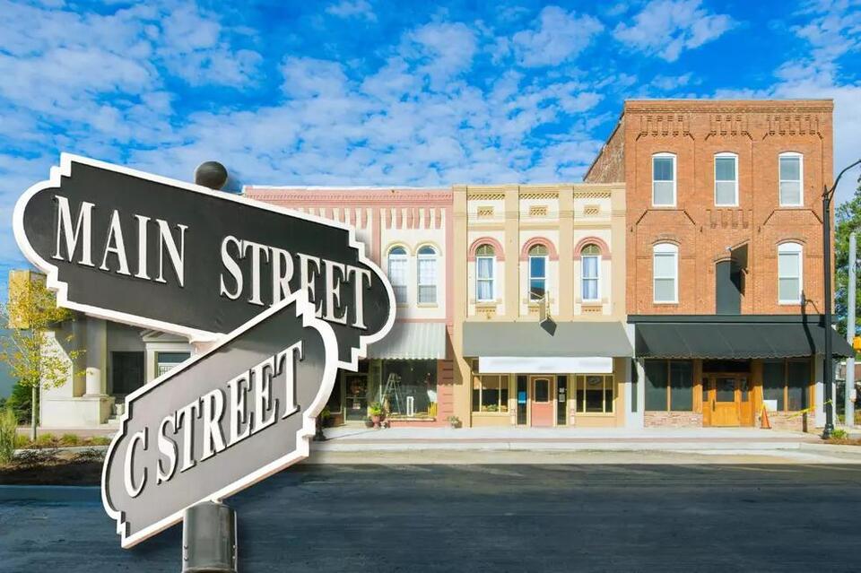 Illinois Main Street Named One of the Nation’s Most Charming - NewsBreak
