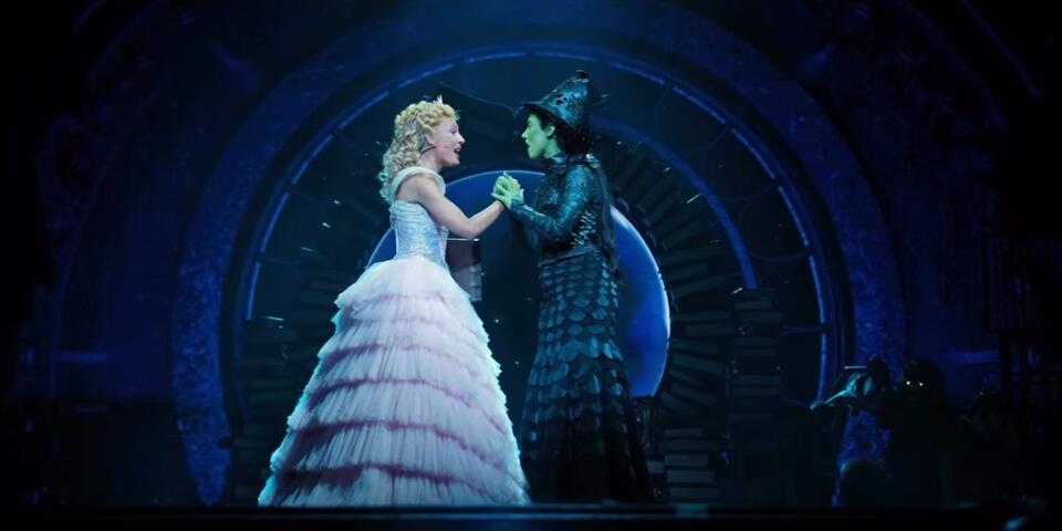 Video: Stephen Schwartz Attends WICKED Premiere At Dubai Opera - NewsBreak