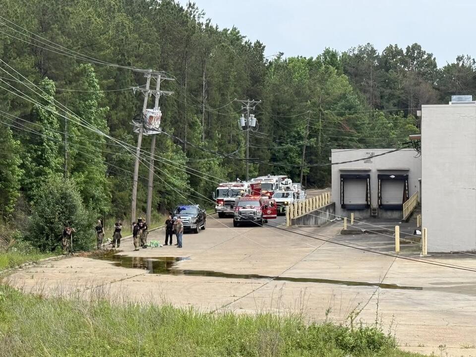Springhill Road closed after power pole fire - NewsBreak