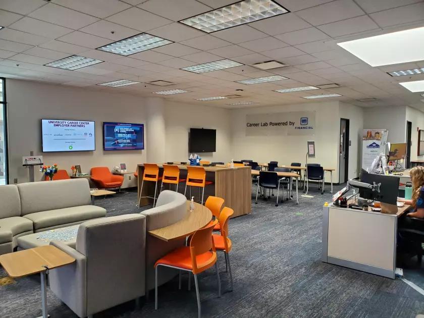 UTSA Career Center training students to use AI in job search