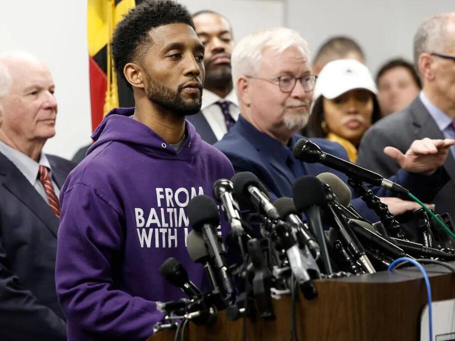 Baltimore Mayor Brandon Scott Clap's Back