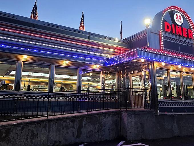 People Drive From All Over Connecticut To This No-Frills Diner For Its ...