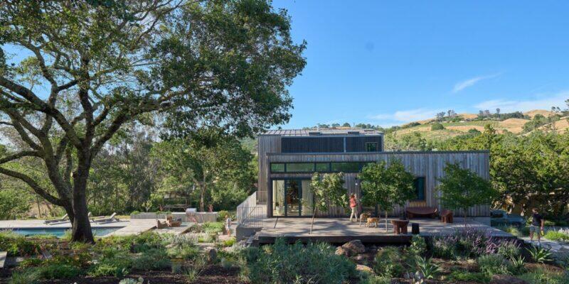 Step Inside the ‘Earthy Modern’ Home of Winery Owner and Interior ...