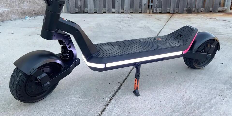 Apollo Phantom 2.0 review: A fast and capable electric scooter that ...