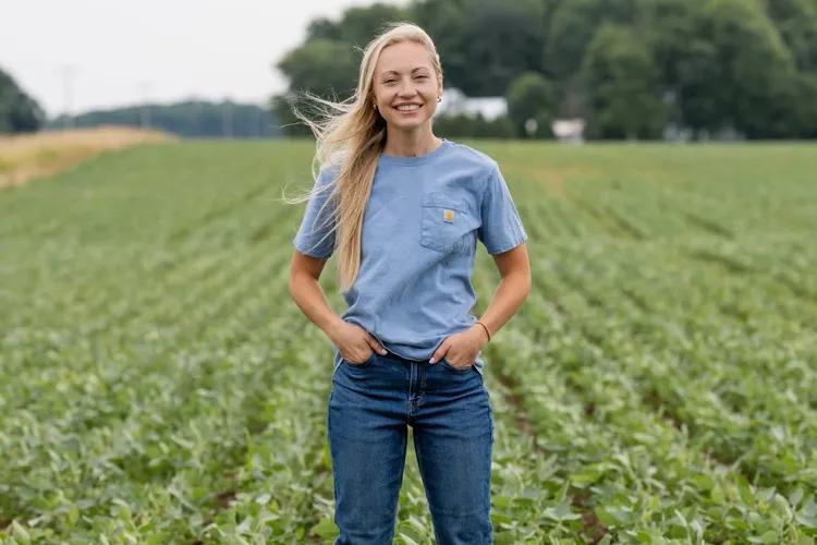 Zoe Kent Shares Real Farm Life With Hundreds of Thousands Online ...