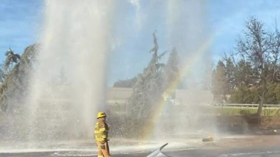 Car Crashes Into Fire Hydrant 100 Foot Geyser Erupts