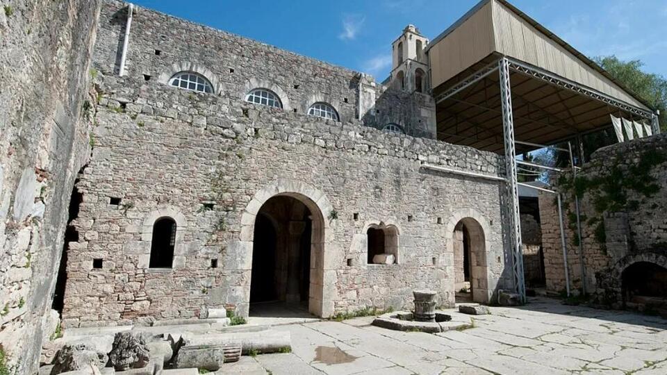 Archaeologists Discover What Could Be The Tomb Of Saint Nicholas ...
