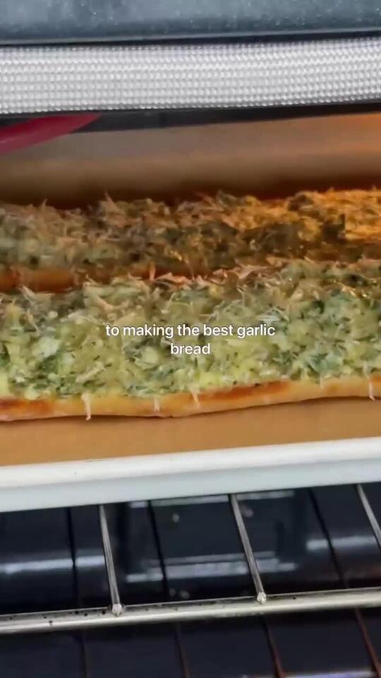 HOW TO MAKE THE BEST GARLIC BREAD follow healthygirlkitchen for more ...