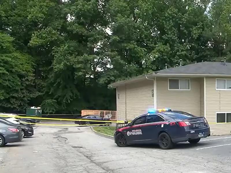 Man killed in shooting at southwest Atlanta apartment complex, police say