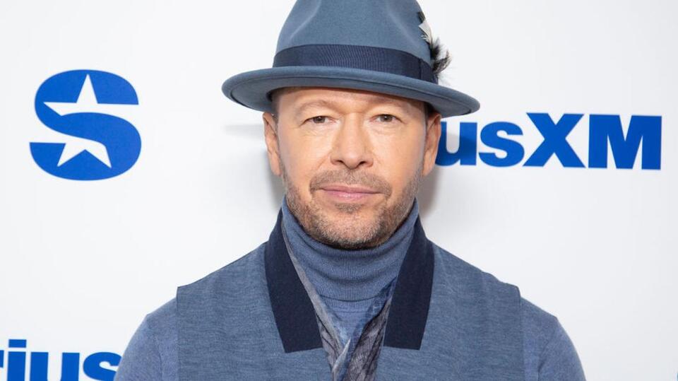 Donnie Wahlberg Fans Honor NKOTB Singer 2 Weeks After Tragic Fan Death ...