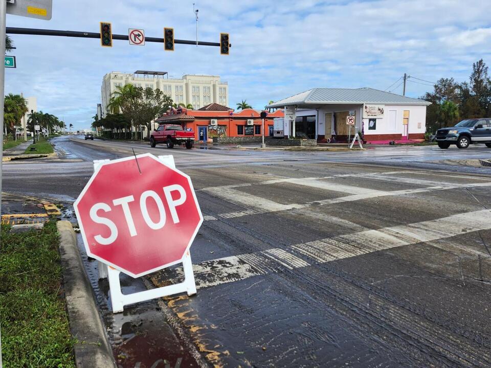 Emergency officials: Be cautious at darkened traffic lights - NewsBreak