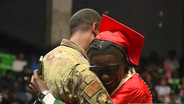 Air Force father surprises Alabama high school graduate after flying ...