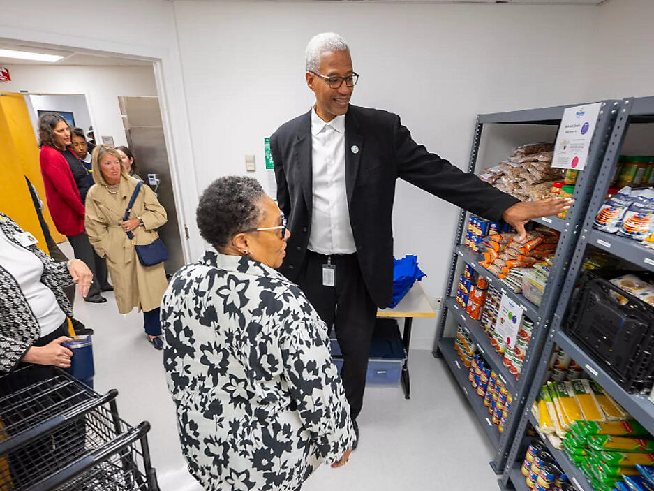 Cleveland Clinic South Pointe Hospital opens center to address food ...