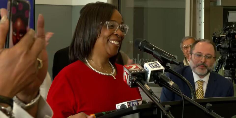 Swearing-in ceremony set for Sharon Tucker to take over as Fort Wayne ...