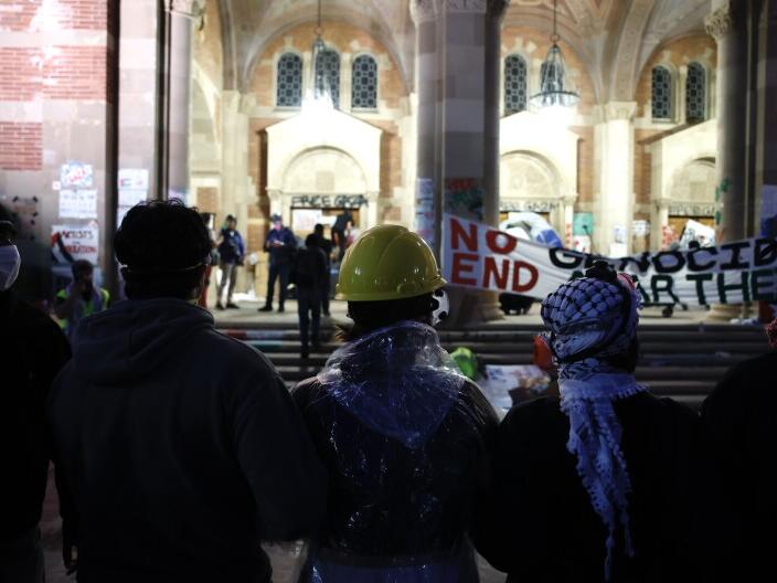Police In Riot Gear Declare 'Unlawful Assembly' On UCLA Campus. Many ...