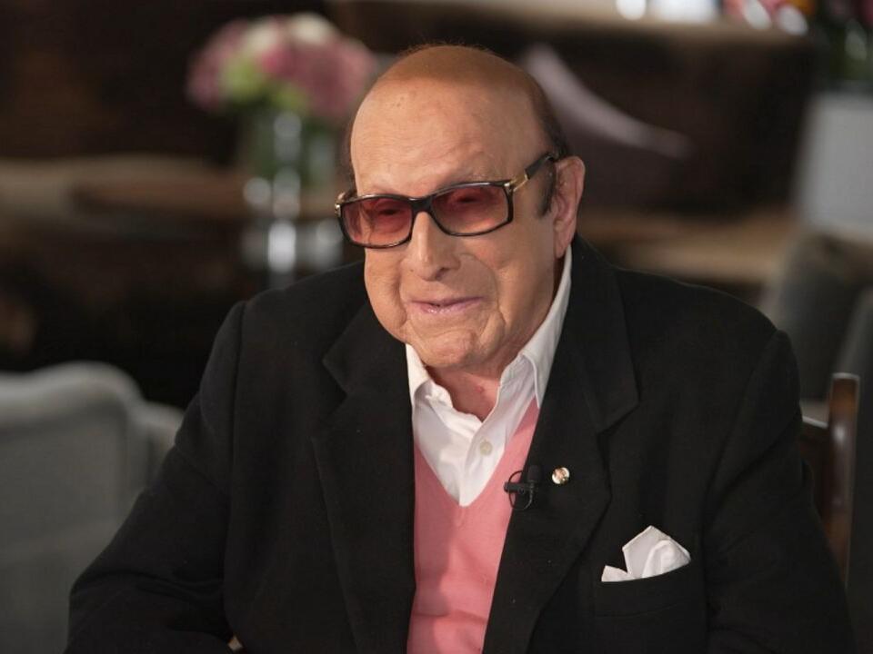 Clive Davis talks making hits with Bruce Springsteen, Barry Manilow and ...