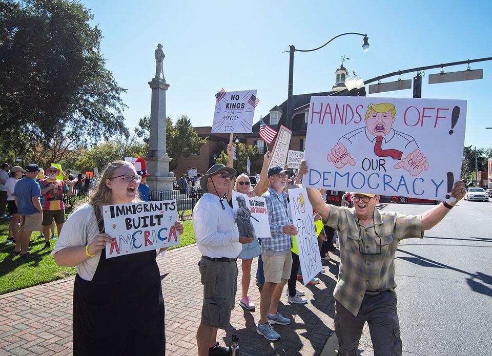 Latest 'No Kings' draws hundreds to peaceful protest on the square ...