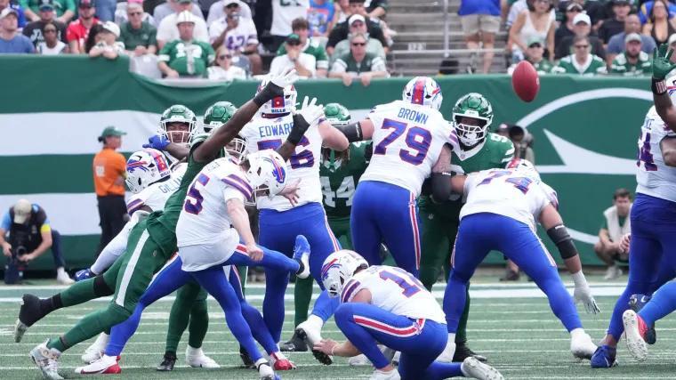 Buffalo Bills caught a crazy random Scott Norwood stray on Prime's TNF ...