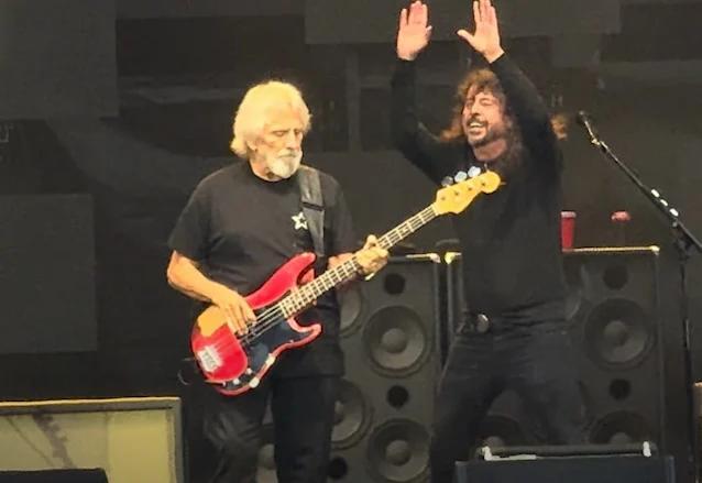 FOO FIGHTERS Joined By BLACK SABBATH's GEEZER BUTLER For 'Paranoid ...