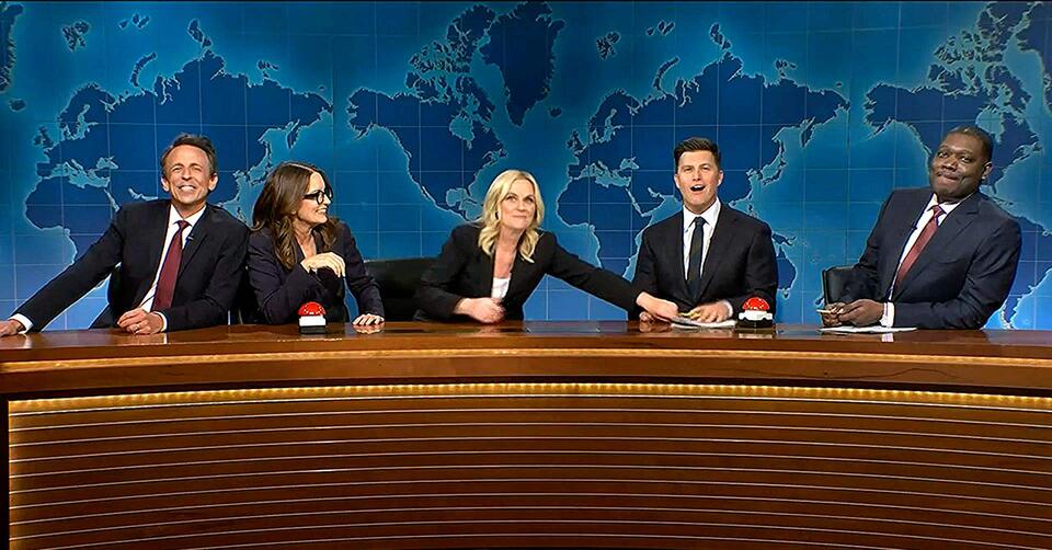 Weekend Update Anchors Have Epic Reunion ‘Joke-Off’ With Amy Poehler ...