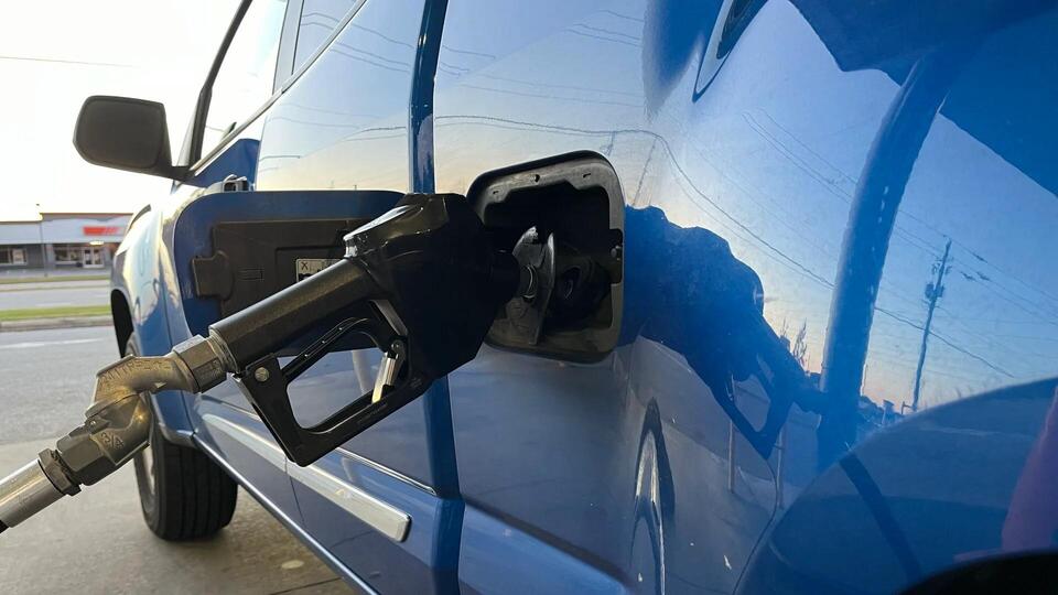 National gas prices drop below $3 a gallon - NewsBreak