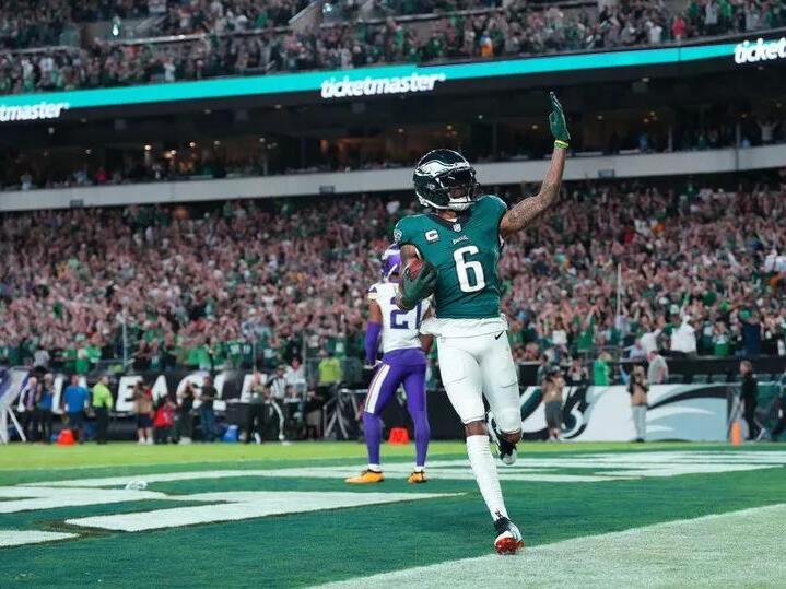 DeVonta Smith becomes one of the NFL's best-paid receivers with new ...
