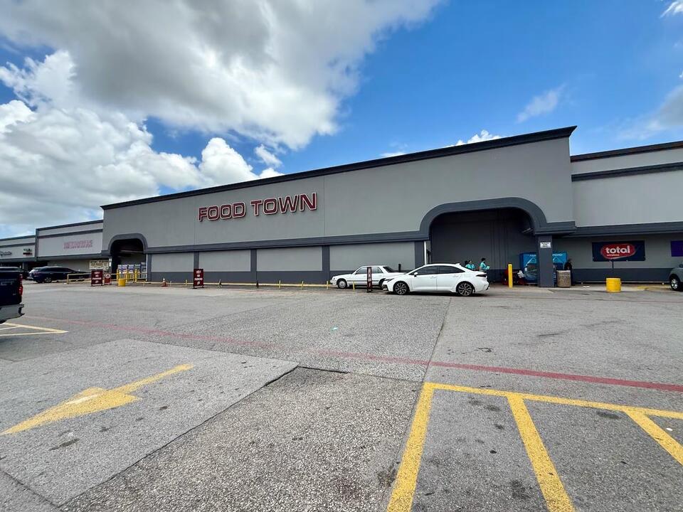 Retail News: Food Town to close one Baytown location - NewsBreak