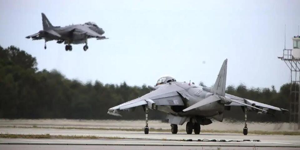 USMC AV-8B pilot explains why Harrier Drivers only practice ...