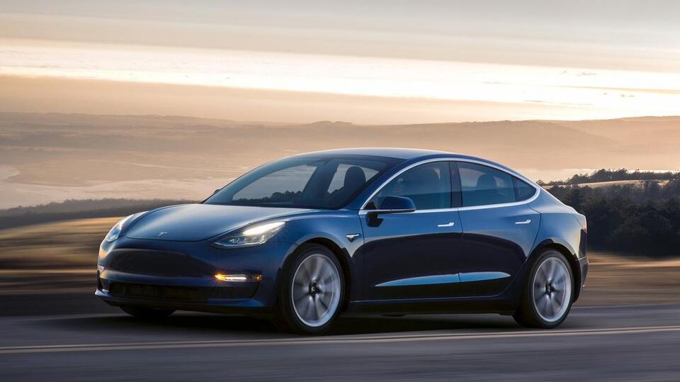 Court Dismisses Lawsuit Claiming a Frozen Tesla Touchscreen Caused a ...
