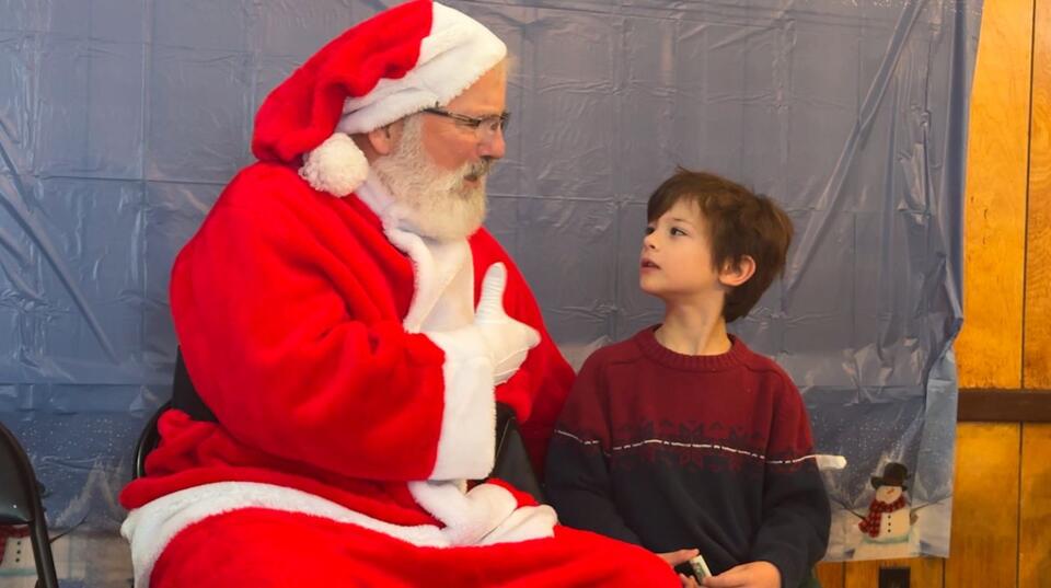It’s the signs of the season: Deaf Santa Claus comes to town - NewsBreak