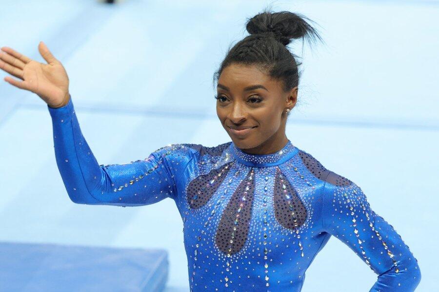 Watch: SZA shows Simone Biles her gymnastic skills - NewsBreak