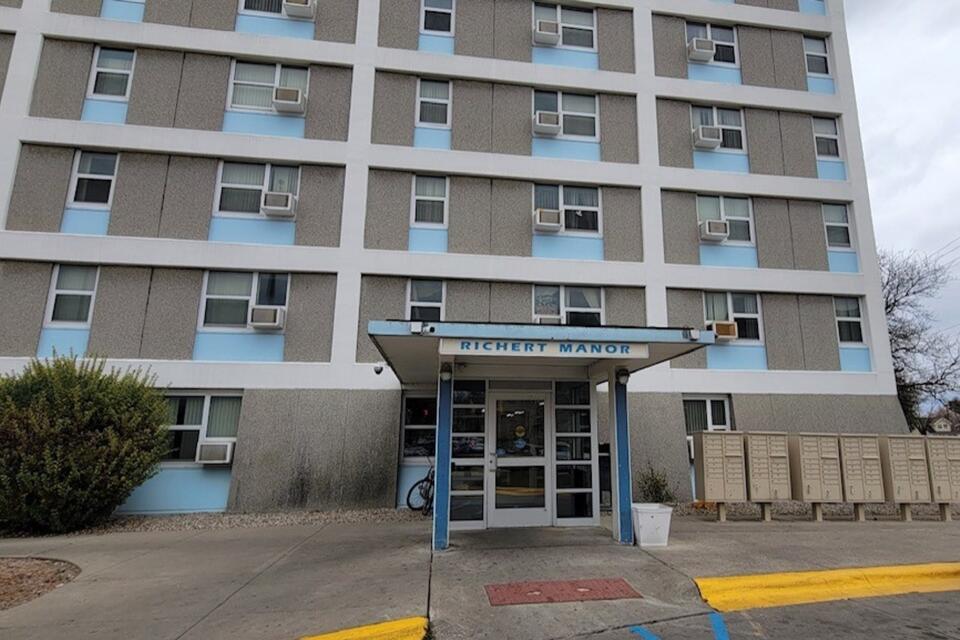 Residents Forced to Use Ovens for Heat in Flint Apartment Complex ...