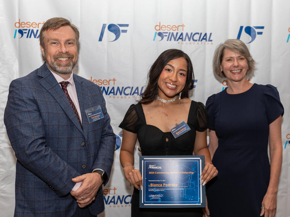 Credit union awards aid to 2 Surprise students