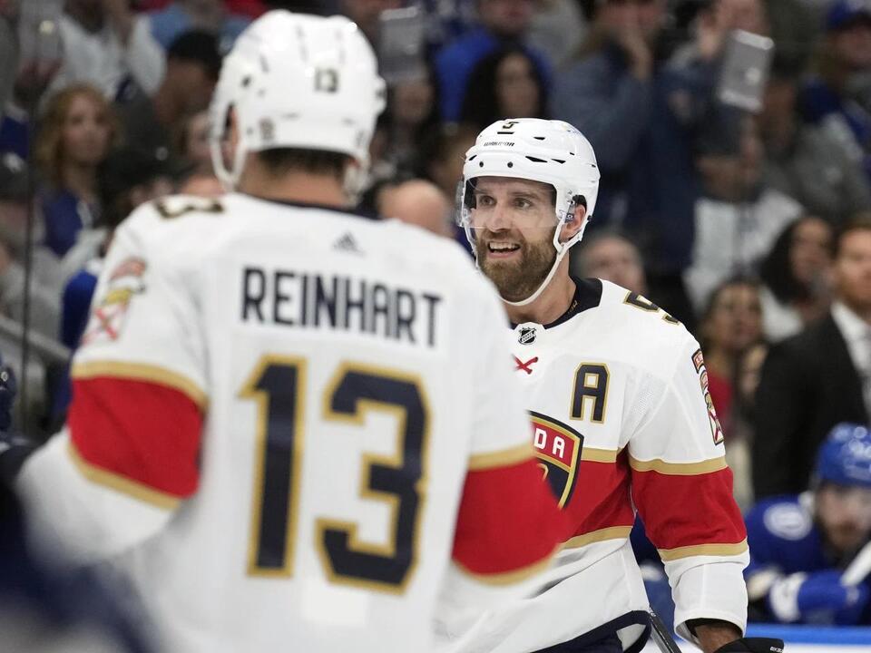 Reinhart has 2 goals, Bobrovsky makes 27 saves, Panthers beat Lightning 3-2