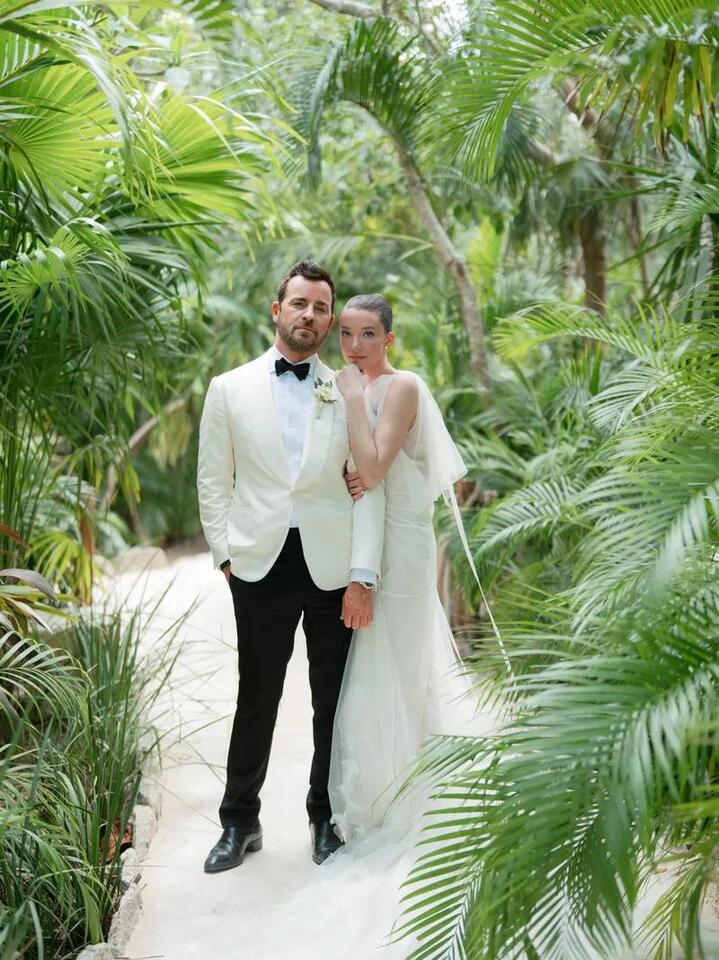 Justin Theroux and Nicole Brydon Bloom Are Married! Inside Their Laid ...