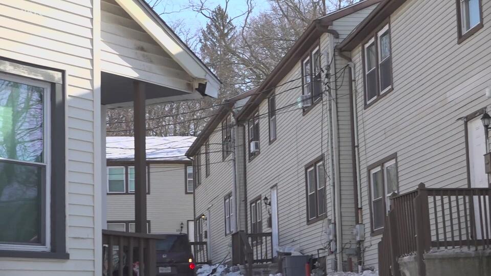 Armed robber wields fire extinguisher during New Haven home invasion ...