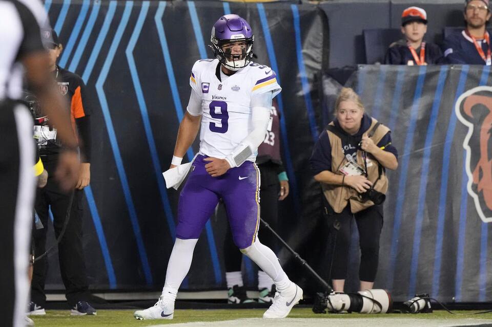Ex-Michigan QB makes NFL history and becomes a father in same week ...