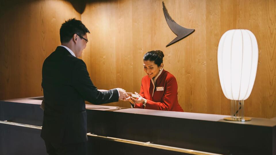 Cathay Pacific Forced To Close Manila Lounge, And The Reason Looks ...