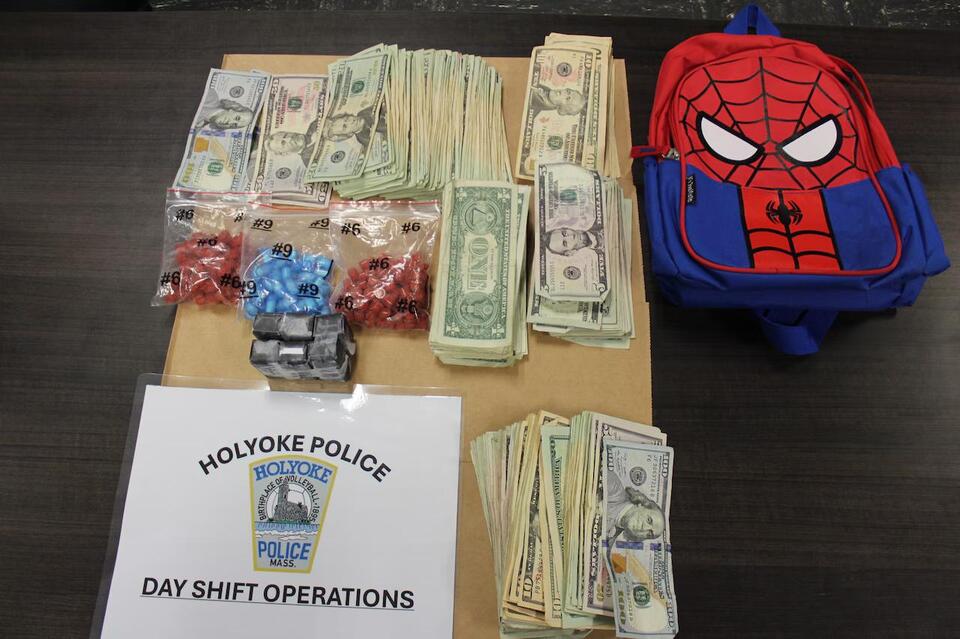 Holyoke cops seize crack rocks, heroin/fentanyl, nearly $5K after gun ...