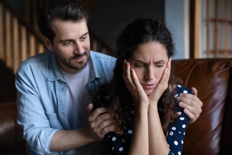 6 Relationship Phrases Men Use That Sound Strong but Feel Cold - NewsBreak