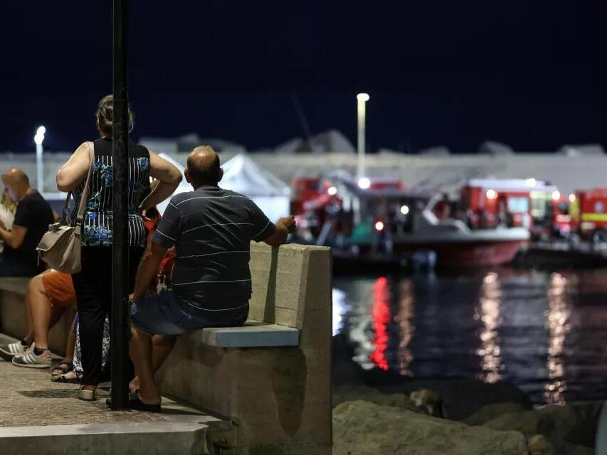 Divers trying to reach Bayesian victims are risking lives & passengers ...